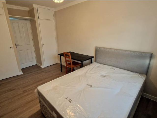Room in a Shared Flat, South Island Place, SW9
