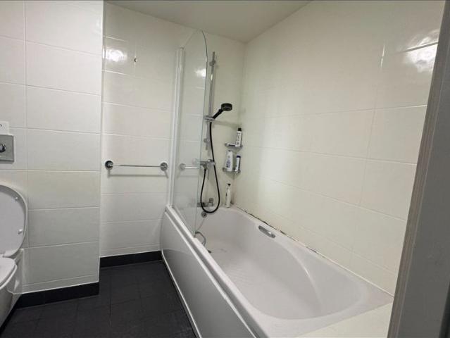 Room in a Shared Flat, South Lambeth Road, SW8