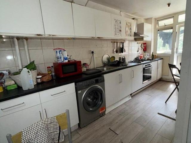 Room in a Shared Flat, Solander Gardens, E1