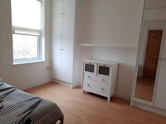 Room in a Shared Flat, Santley Street, SW4