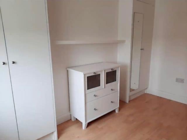 Room in a Shared Flat, Santley Street, SW4