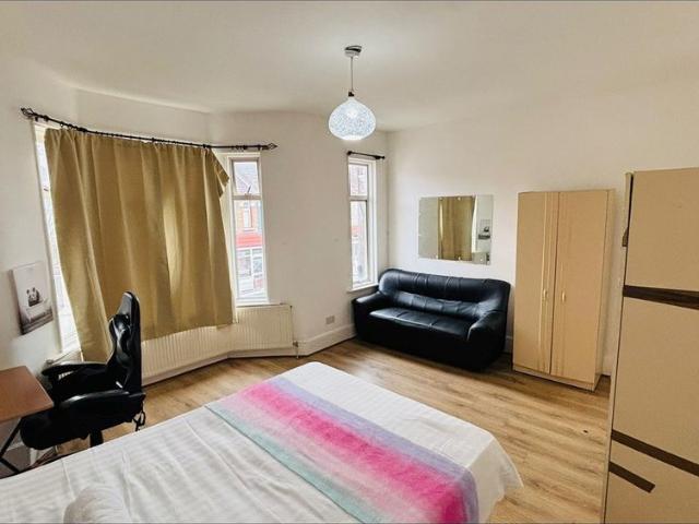 Room in a Shared Flat, Seventh Avenue, E12