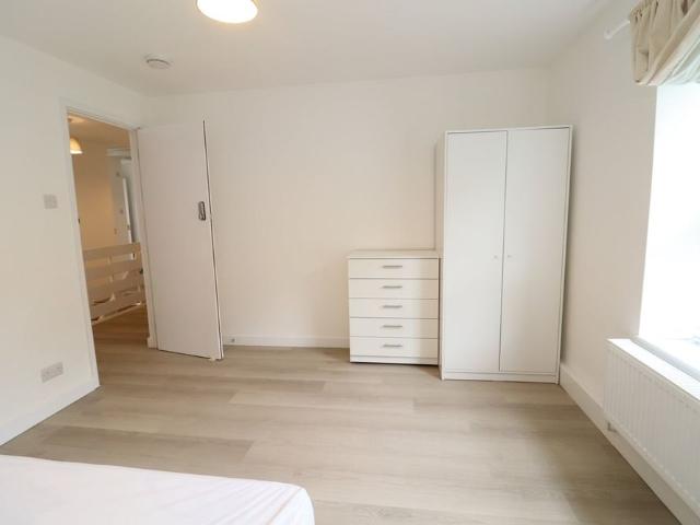 Room in a Shared Flat, Sewardstone Road, E2