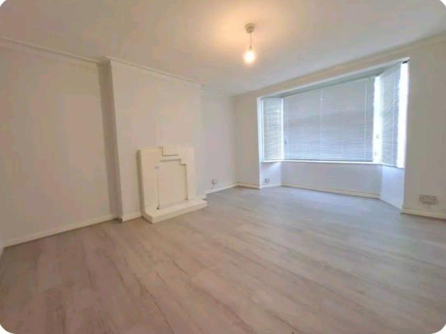 Room in a Shared Flat, Seymour Court, N10