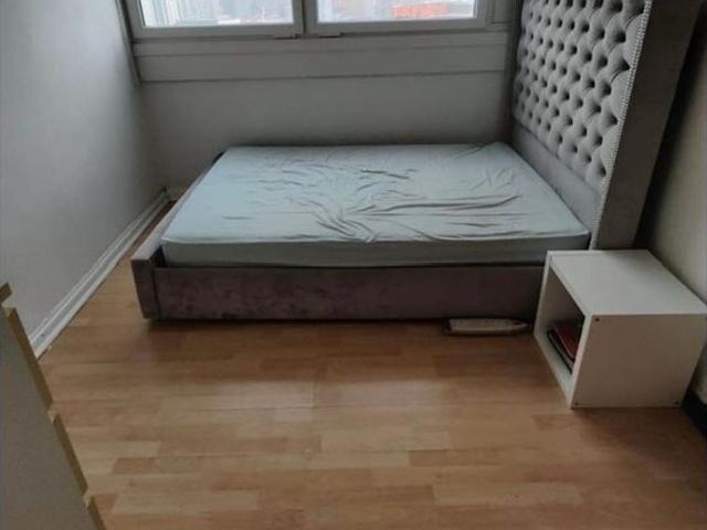 Room in a Shared Flat, Selsdon Way, E14