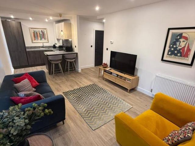 Room in a Shared Flat, Shadwell St, B4