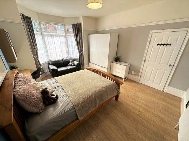 Room in a Shared Flat, Sholebroke View, LS7