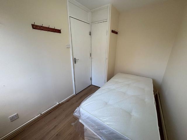 Room in a Shared Flat, Silver Street, N18