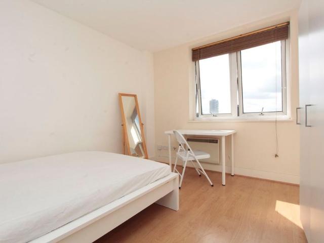 Room in a Shared Flat, Skyline Plaza Building, E1
