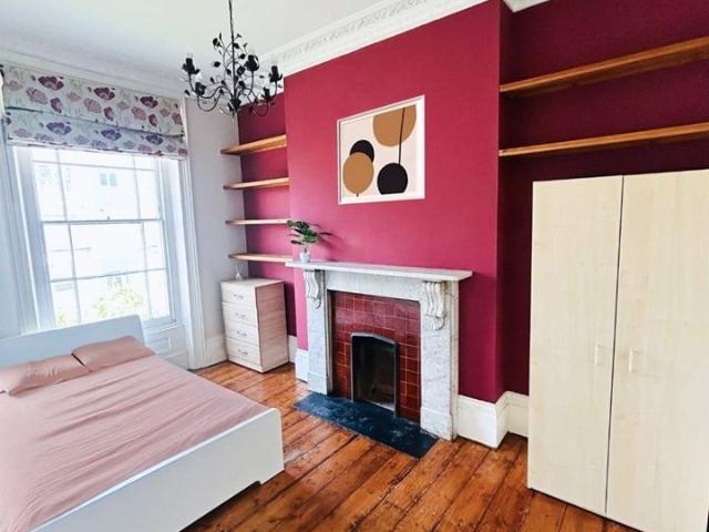 Room in a Shared Flat, Spacious Double Room In Camberwell/B, SE5