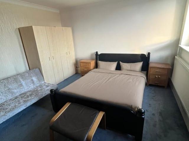 Room in a Shared Flat, Spacious Double Room In Battersea/Cl, SW11