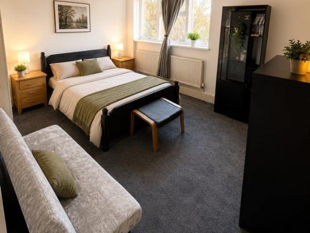 Room in a Shared Flat, Spacious Double Room In Battersea/Cl, SW11