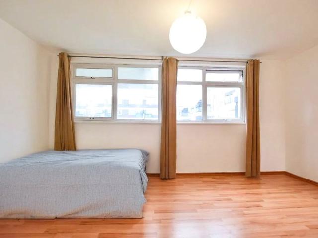 Room in a Shared Flat, Spacious Double Room In Old Street/, N1