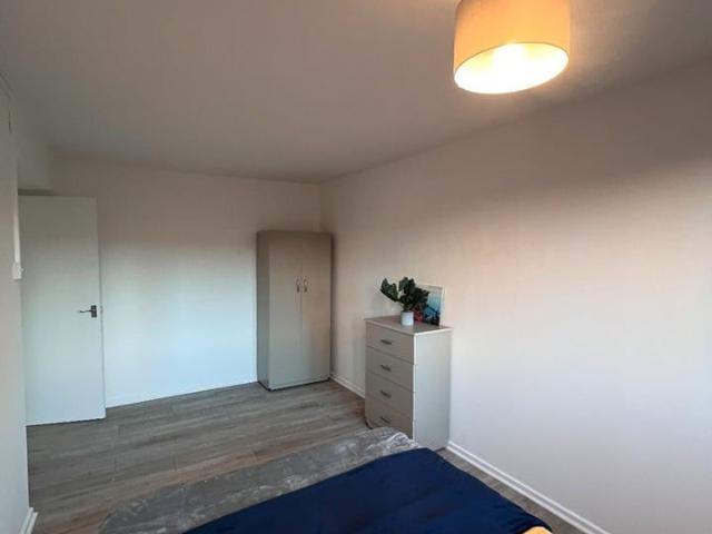 Room in a Shared Flat, Spacious Double Room In Notting Hill, W10