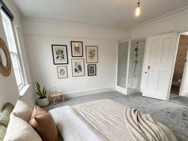 Room in a Shared Flat, Spacious Double Room In Westminster/, SW1V