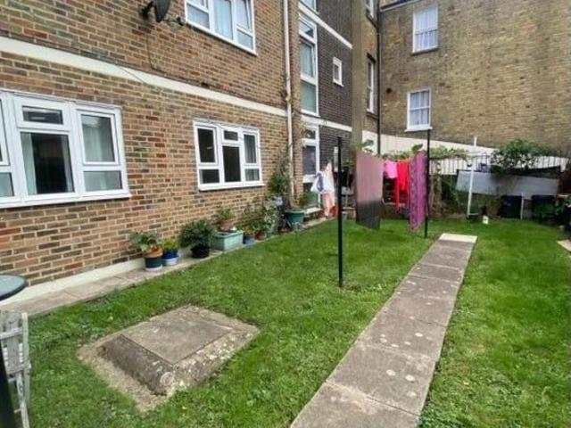 Room in a Shared Flat, Stunning Double Room In Maida Vale/, W9