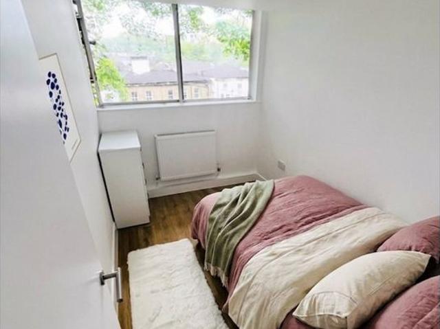 Room in a Shared Flat, Stunning Double Room In Notting Hill, W11