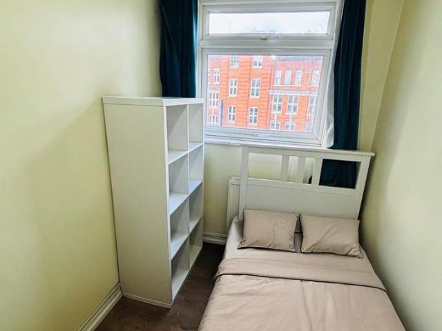Room in a Shared Flat, Stunning Room In Old Street Shoredit, N1