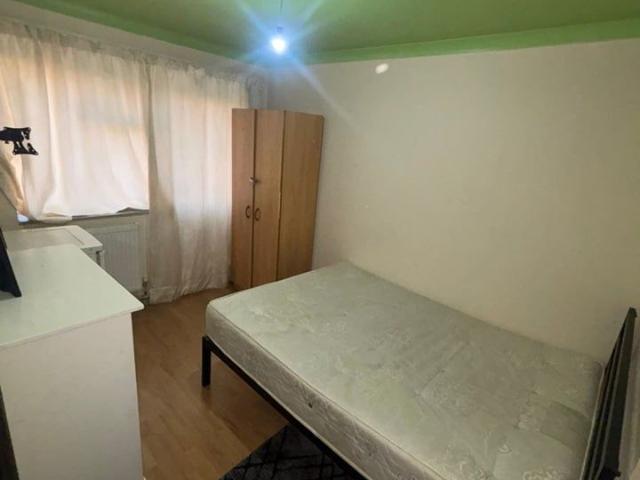 Room in a Shared Flat, St Hugh's Rd, SE20
