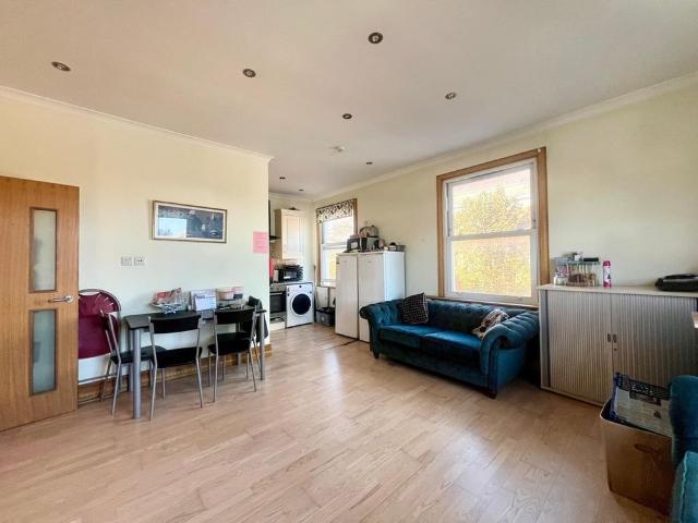 Room in a Shared Flat, St James Road, CR0