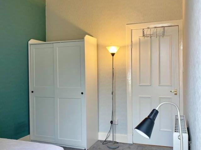 Room in a Shared Flat, Stewartville Street, G11