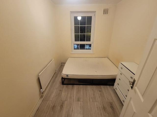 Room in a Shared Flat, Stoddart House, SW8