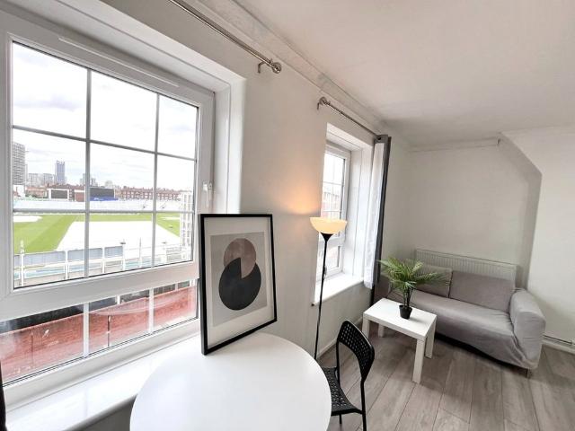 Room in a Shared Flat, Stoddart House, SW8