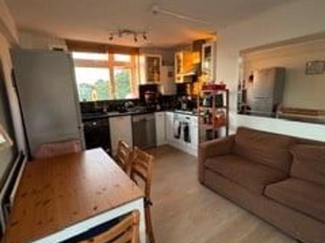Room in a Shared Flat, Strathdon Drive, SW17