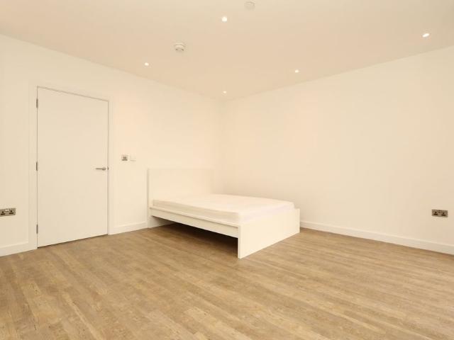 Room in a Shared Flat, Surrey Quays Road, SE16