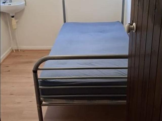 Room in a Shared Flat, Swanwick Close, SW15