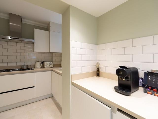 Room in a Shared Flat, Sydney Place, SW7