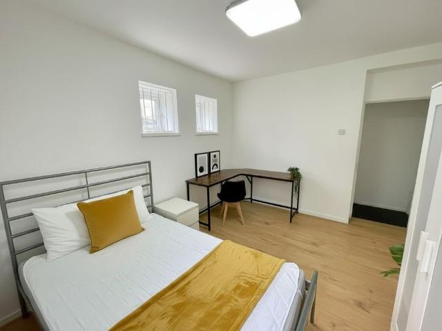 Room in a Shared Flat, Poole House, SE11