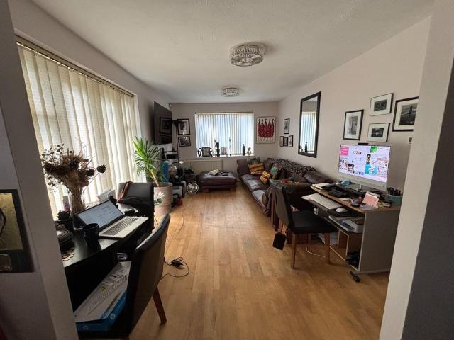 Room in a Shared Flat, Parkview Court, SW18