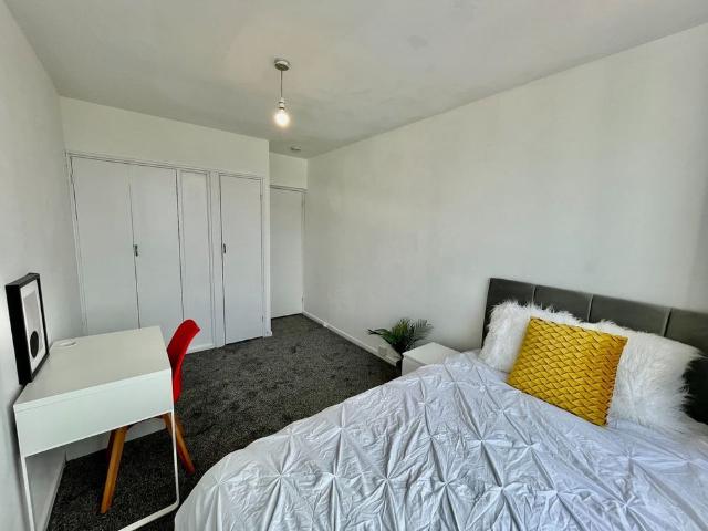 Room in a Shared Flat, Peveril House, SE1