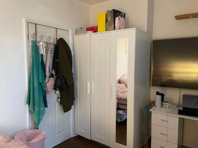 Room in a Shared Flat, Pembury Road, E5