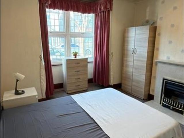Room in a Shared Flat, Pemdevon Road, CR0