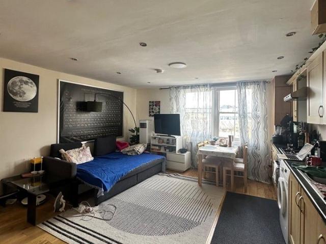 Room in a Shared Flat, Pentonville Road, N1