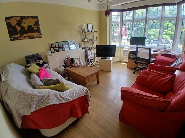 Room in a Shared Flat, Putney Hill, SW15