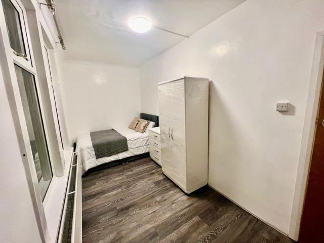 Room in a Shared Flat, Quadrant Road, CR7
