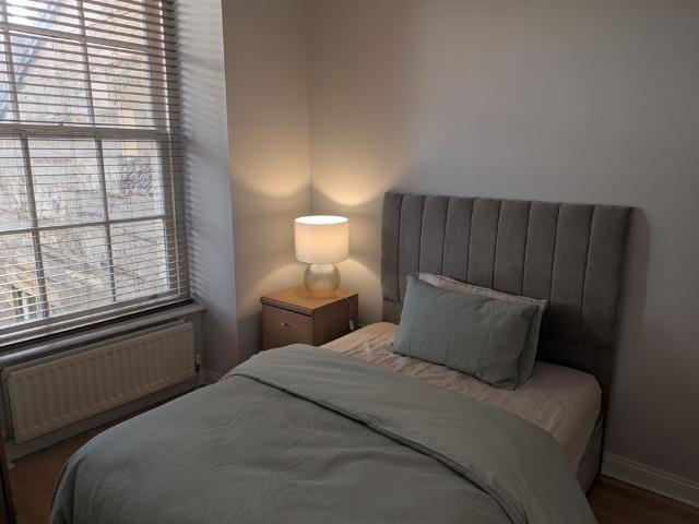 Room in a Shared Flat, Queen St, G1