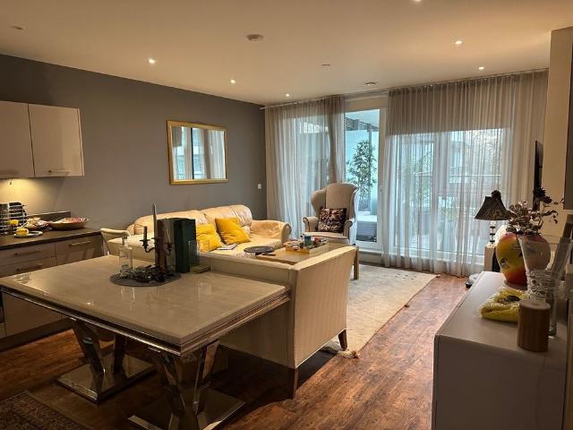 Room in a Shared Flat, Queenstown Road, SW11