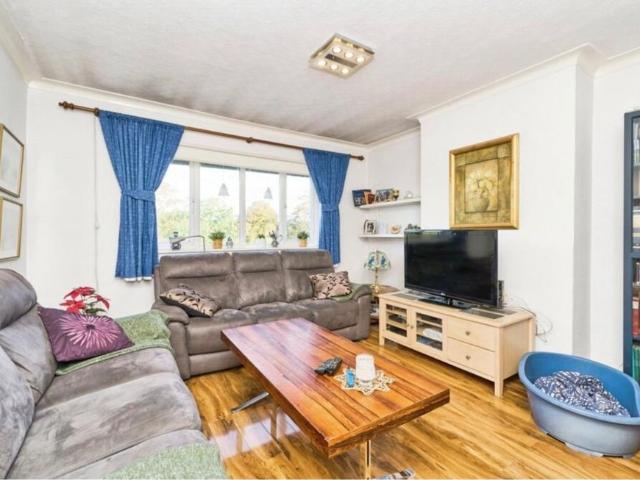 Room in a Shared Flat, Robin Hood Way, SW15