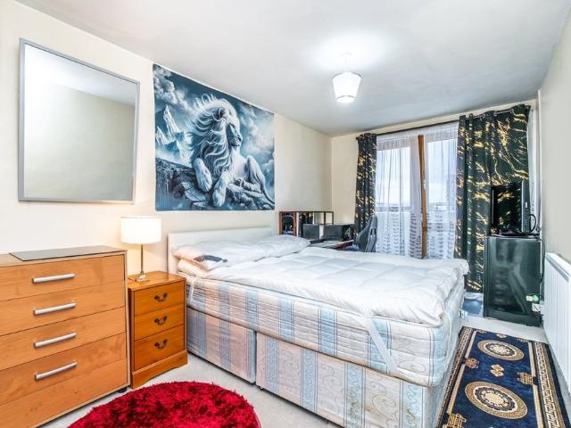 Room in a Shared Flat, Rogate House, E5