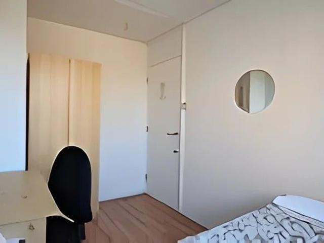 Room in a Shared Flat, Roland Way, SE17