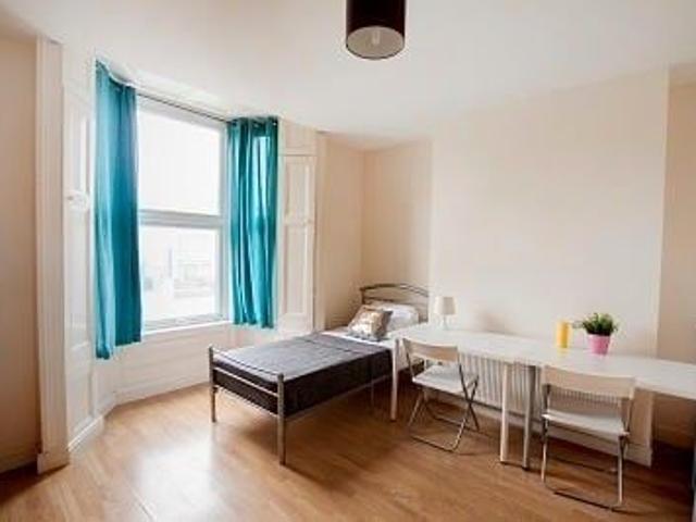 Room in a Shared Flat, Romford Road, E7