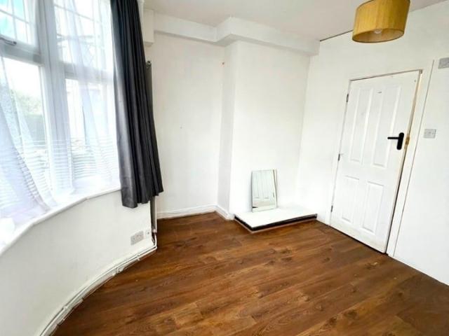 Room in a Shared Flat, Radcliffe Road, HA3