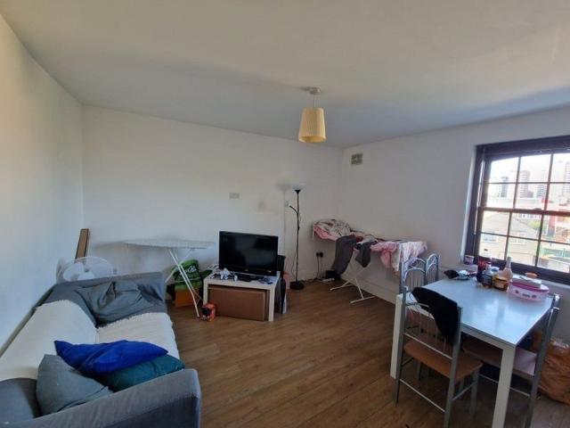 Room in a Shared Flat, Radford House, E14