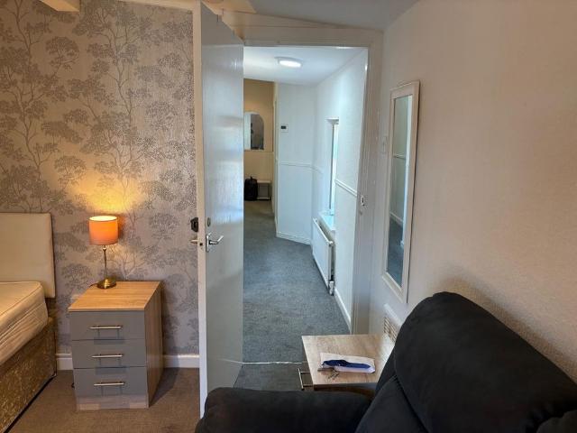 Room in a Shared Flat, Richmond Grove, M13