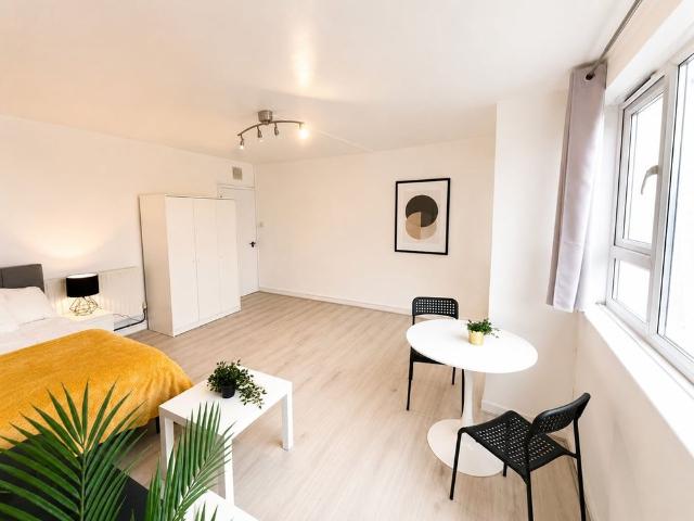 Room in a Shared Flat, Richmond Road, E8
