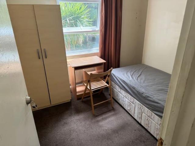 Room in a Shared Flat, Rutland Park, NW2